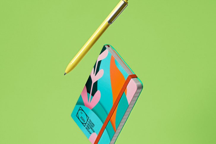 Free Falling Pocket Notebook Mockup PSD - PsFiles