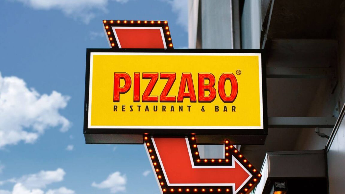 Free Round Street Shop Sign Logo Mockup 3 PSD set - PsFiles